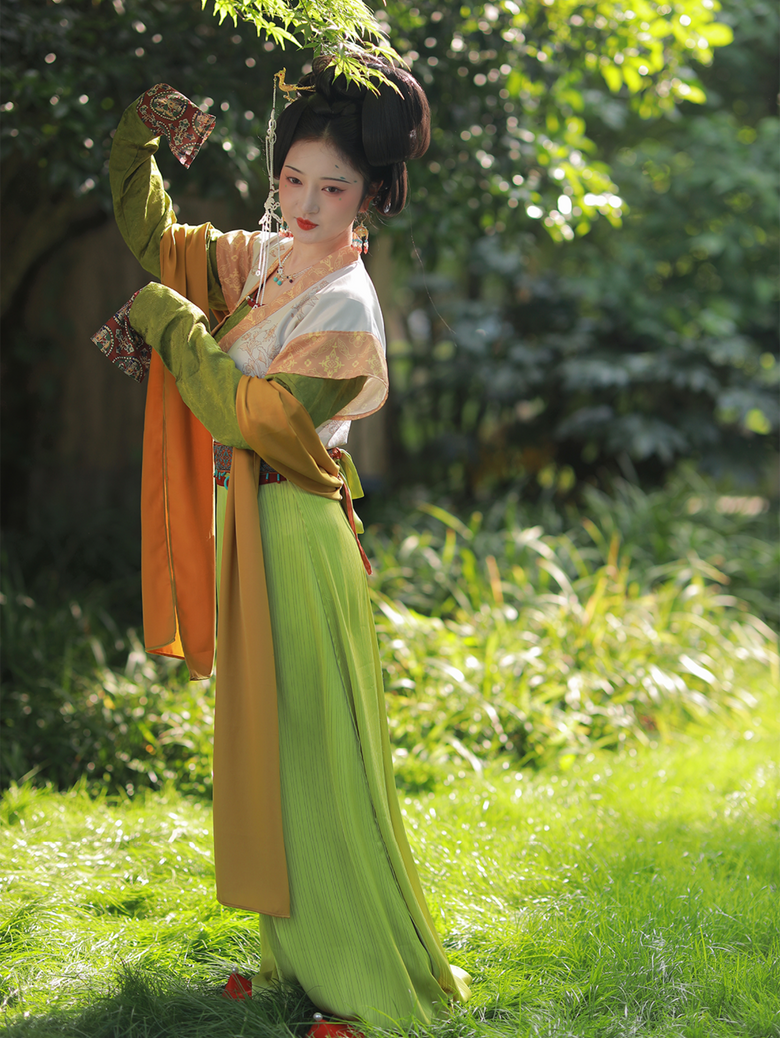 Cang Yuan 沧源 Early Tang Restoration Banbi Poqun Ruqun Set – Nüwa Hanfu