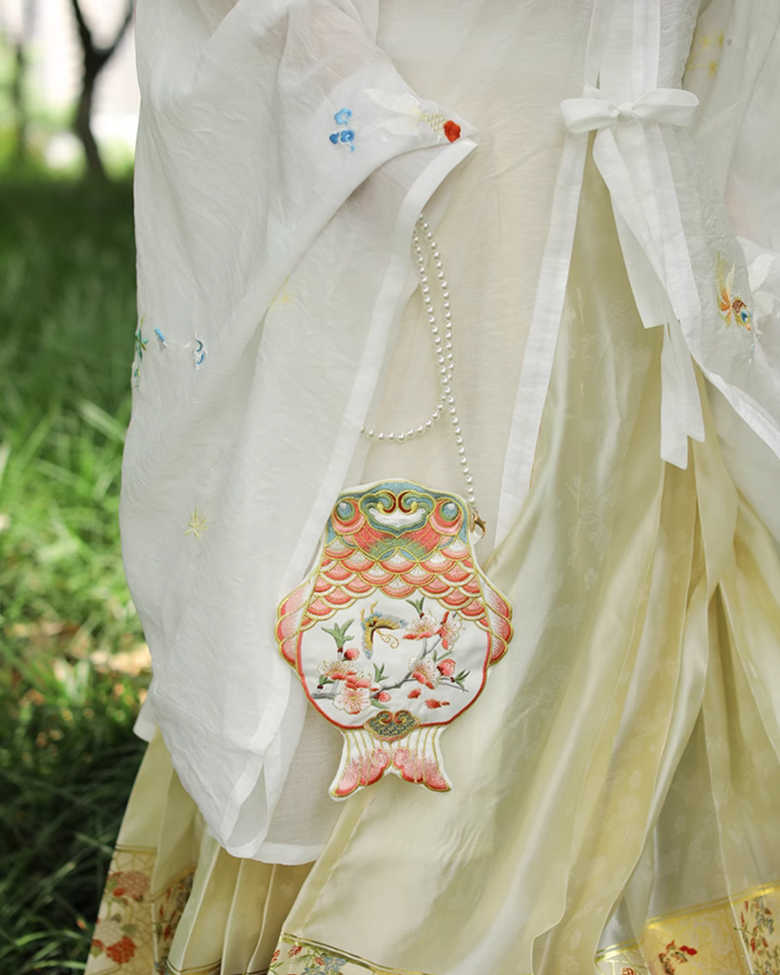 Chitang 池塘 Goldfish Pond Phone Purse – Nüwa Hanfu