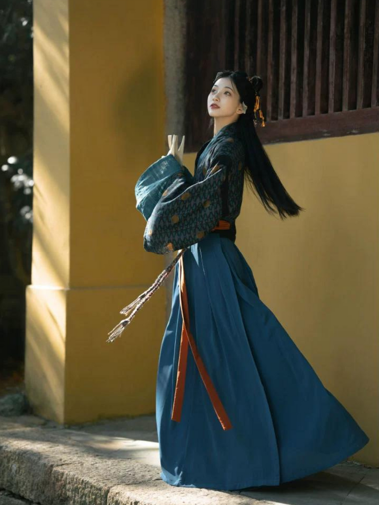 Yebu 野步 Jin Dynasty Restoration Ruqun Set – Nüwa Hanfu