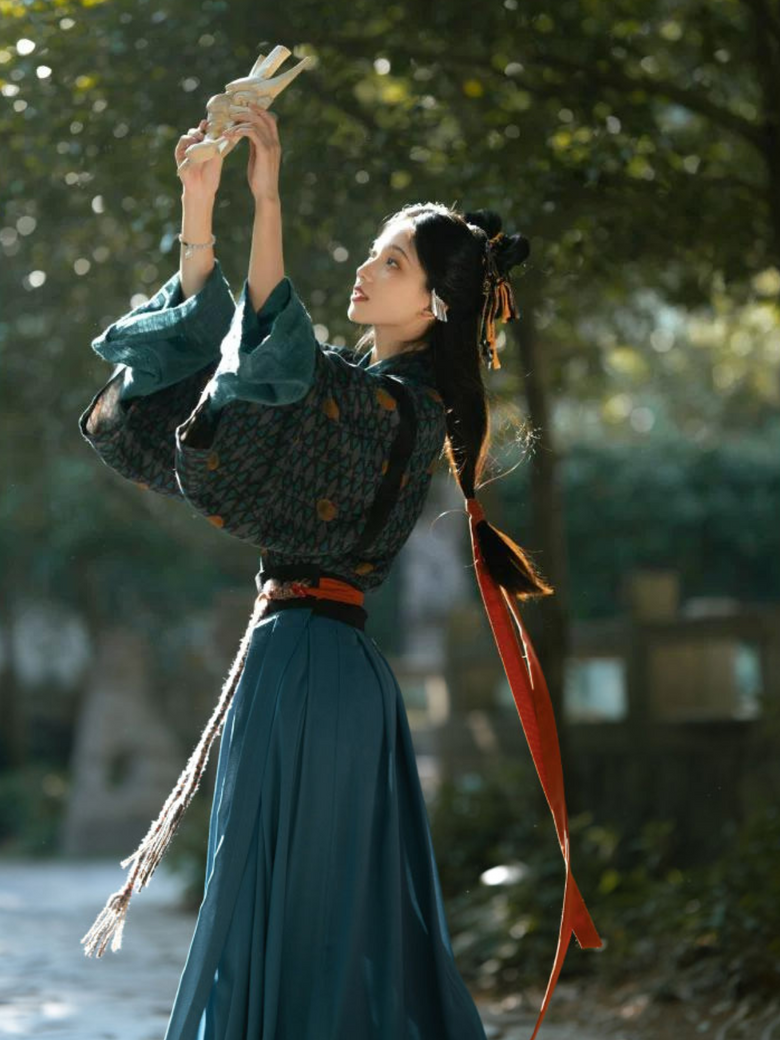 Yebu 野步 Jin Dynasty Restoration Ruqun Set – Nüwa Hanfu
